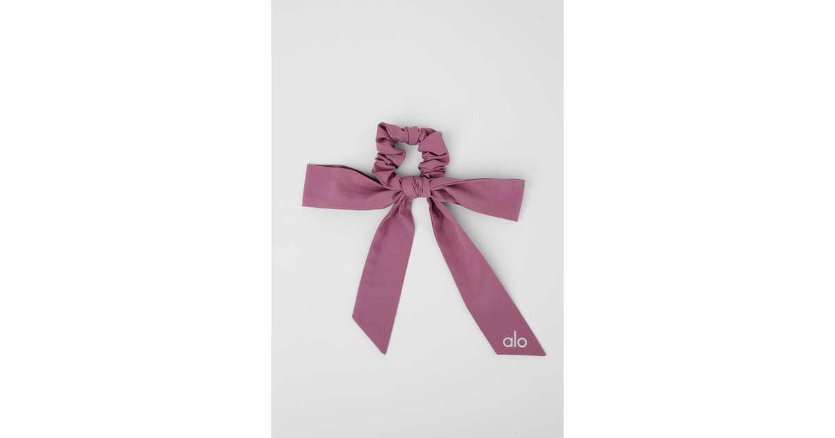 Track Alo Love Knots Tie Scrunchie - Soft Mulberry at Alo Yoga